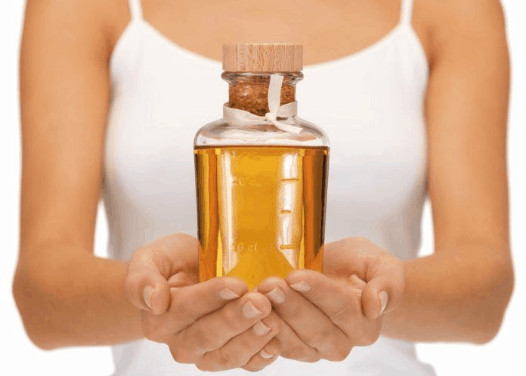 Camphor Essential Oil Benefits Explained: What Is Camphor?