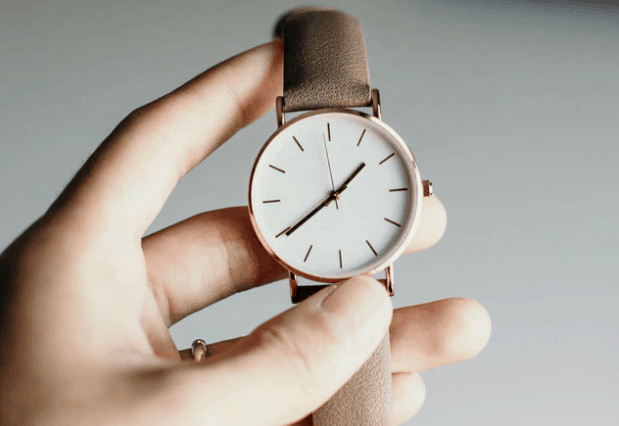 Minimalist Hacks To Simplify Your Life | Maple Holistics | Real ...